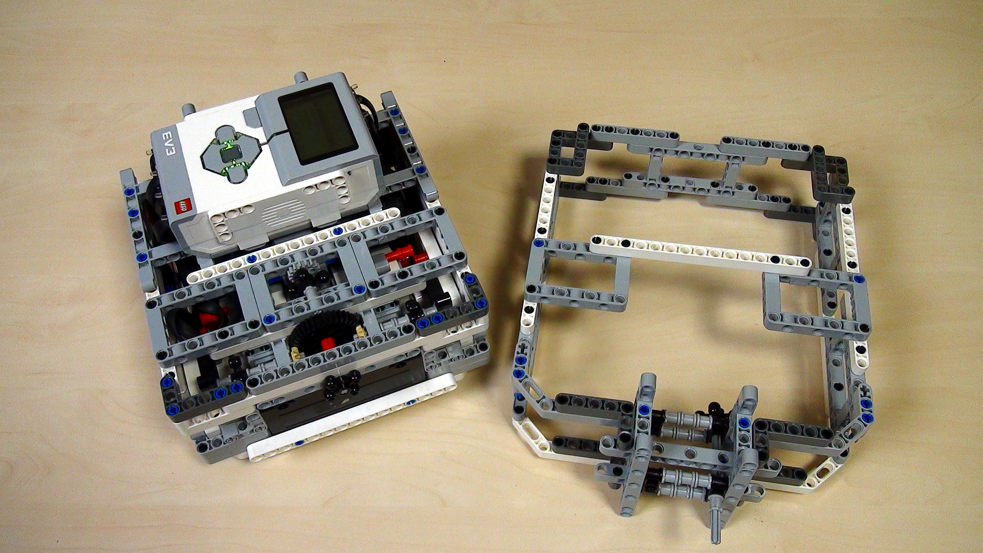 Box Robot Two. Frame for pinless attachments | FLLCasts
