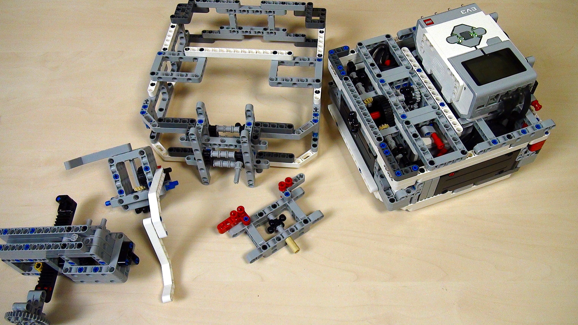 Box Robot Two. Central axle attachment for moving the axle | FLLCasts