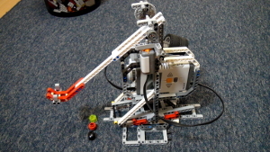 Catapult built from LEGO Mindstorms EV3/NXT (Part 1) | FLLCasts